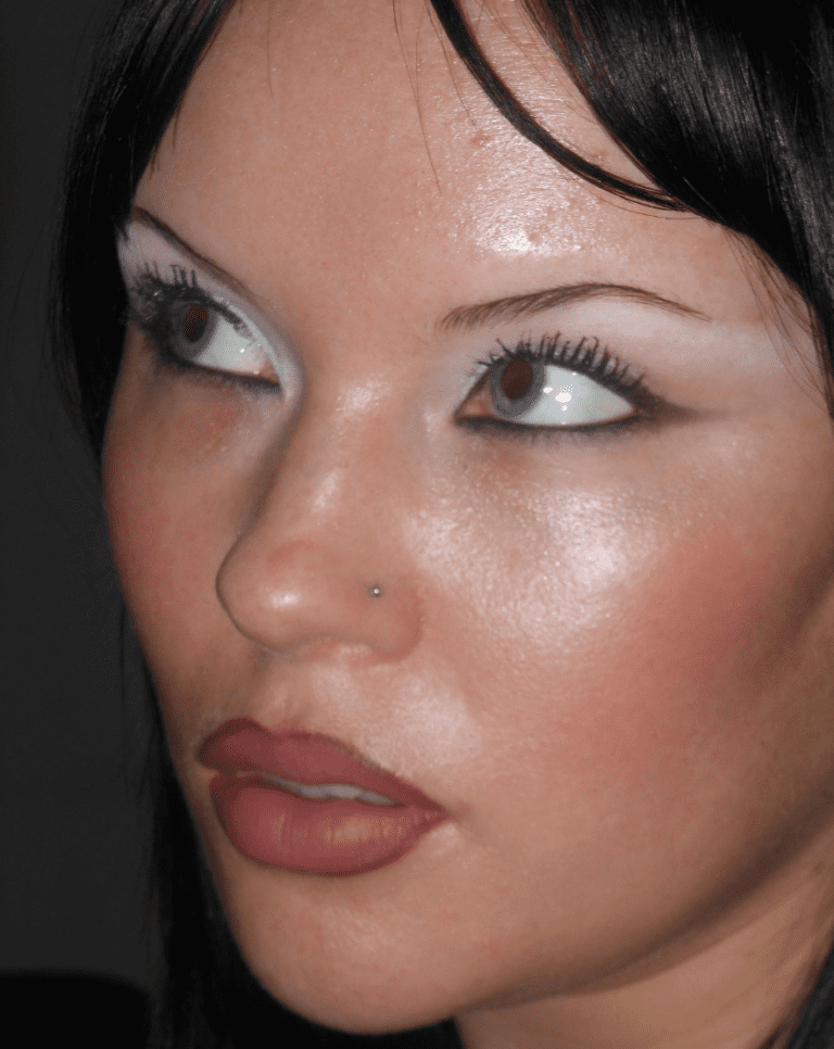 9 Dark Feminine Makeup Looks To Embody The Siren