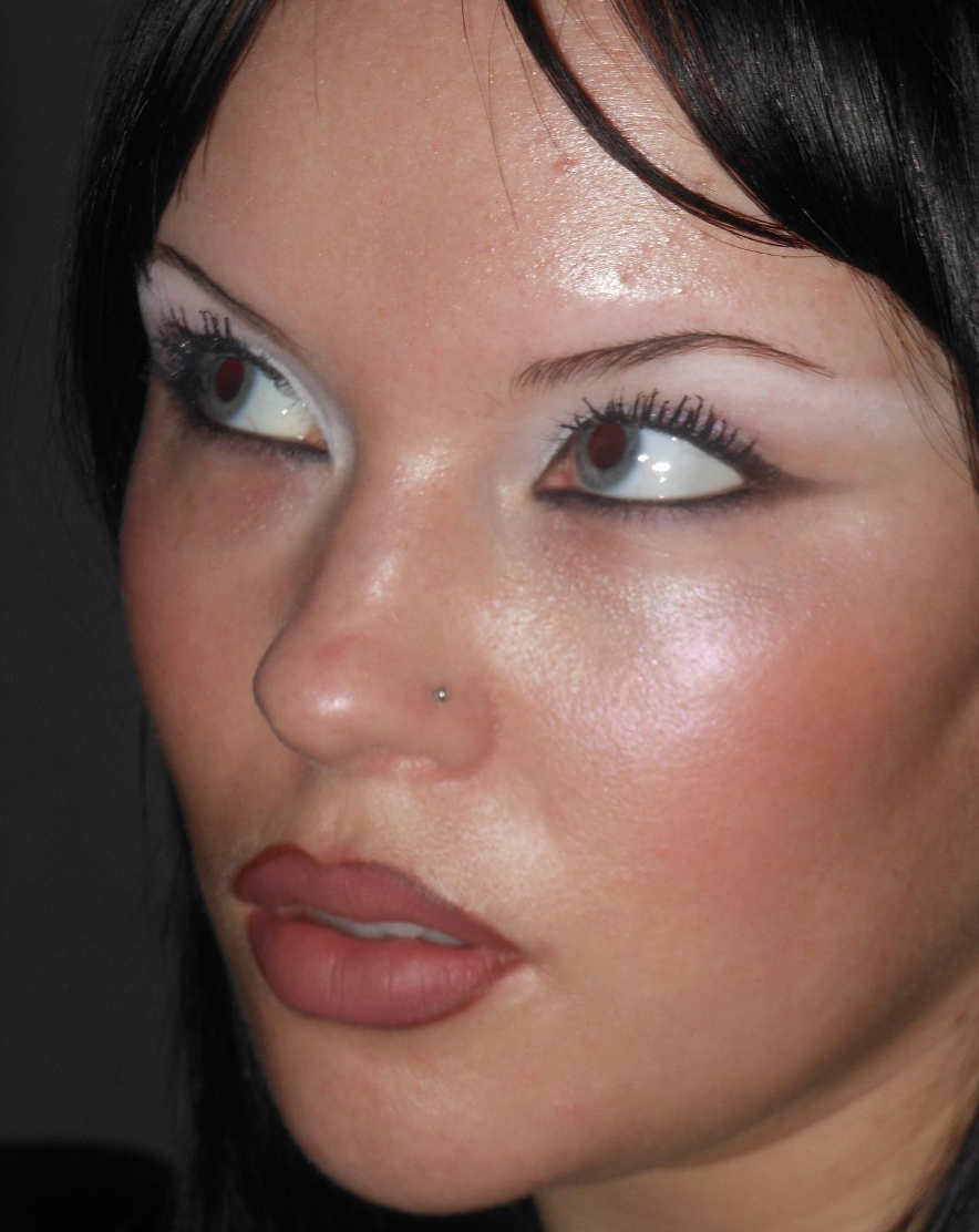 9 Dark Feminine Makeup Looks To Embody The Siren