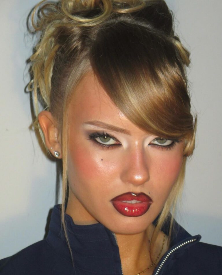 9 Dark Feminine Makeup Looks To Embody The Siren