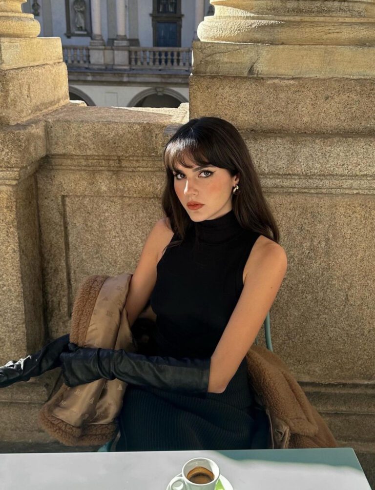 10 Dark Feminine Outfits That Give Main Character Vibes