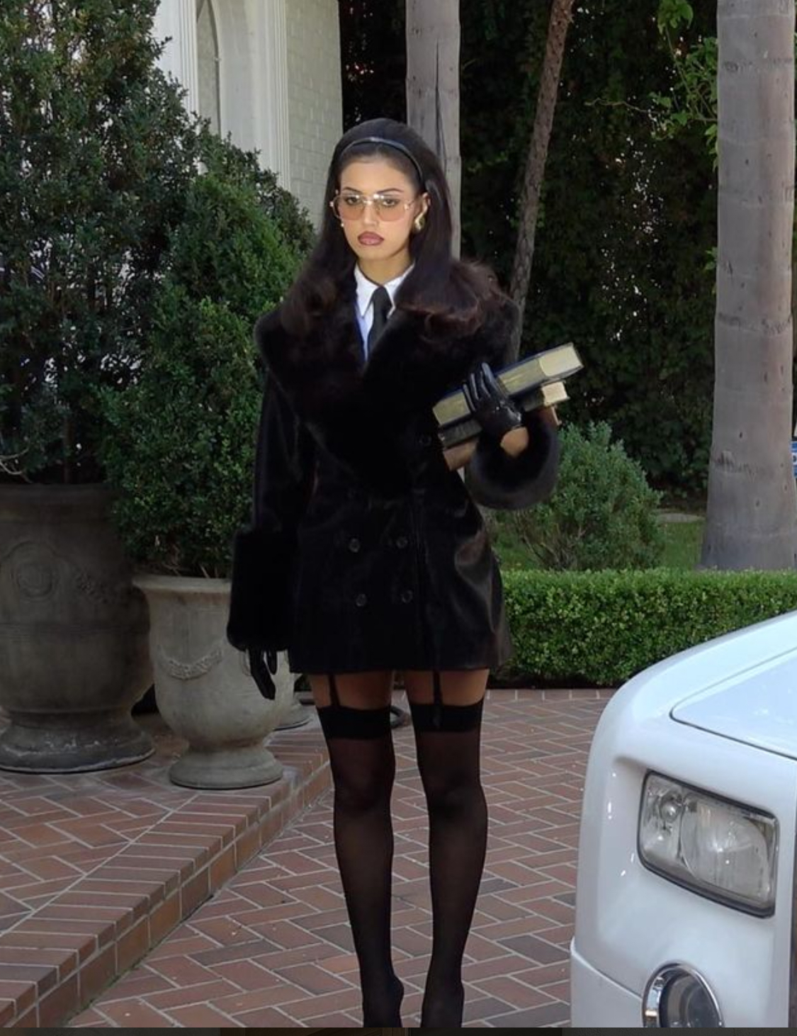 10 Dark Feminine Outfits That Give Main Character Vibes