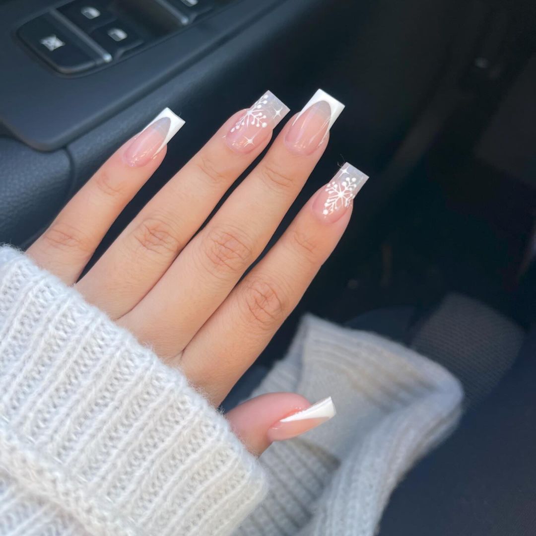 40 Christmas Nails Designs You will Love To Flaunt