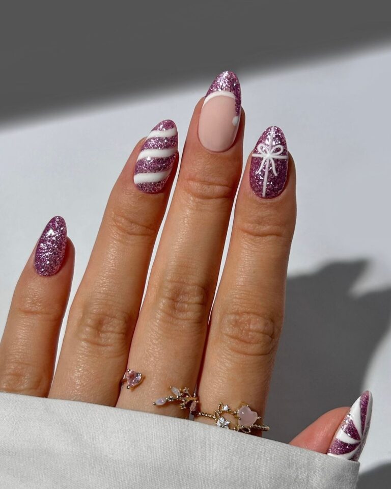 40 Christmas Nails Designs You will Love To Flaunt