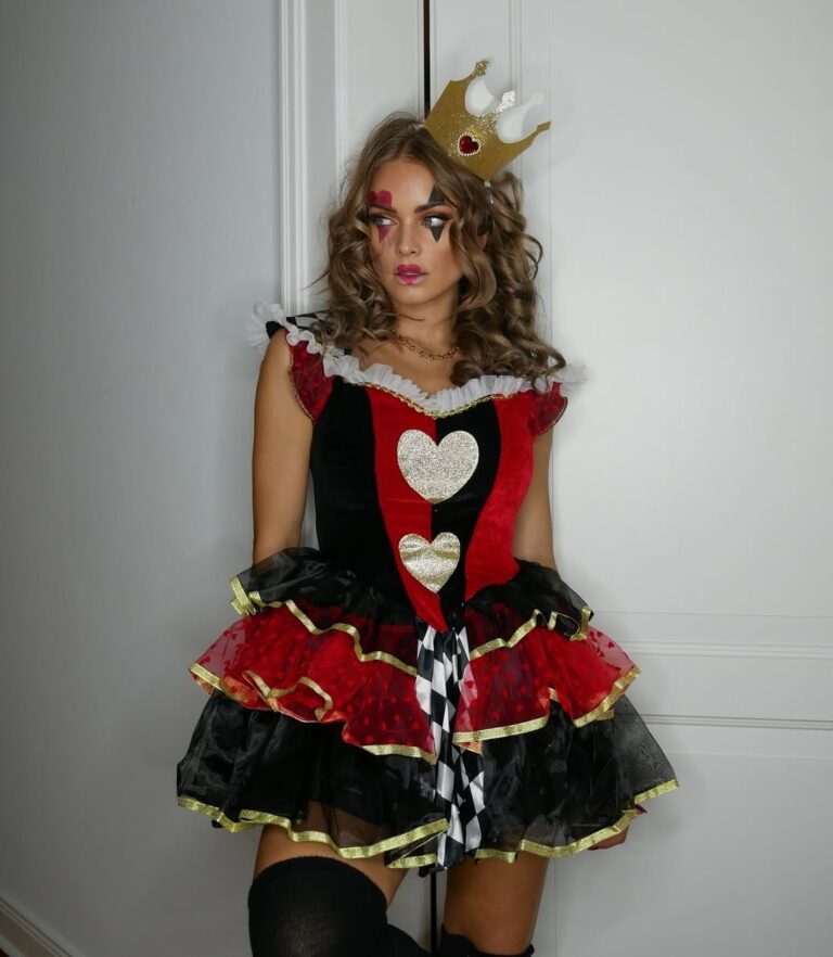 38 Easy Halloween Costumes That Scream Main Character Energy